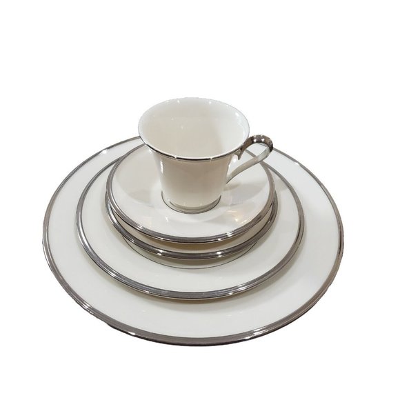 Lenox | Dining | Lenox Fine China Solitaire 5pc Place Setting | Poshmark